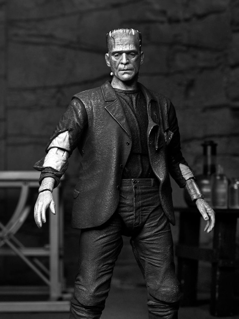 Ultimate Frankenstein's Monster (B&W) - 7" Scale Action Figure - Unive ...